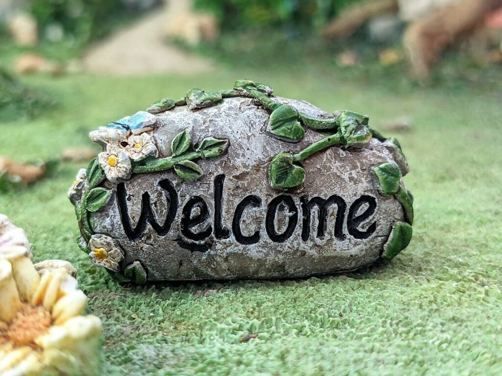 Ivy Welcome Rock - Fairy Wonderland Suppliers
